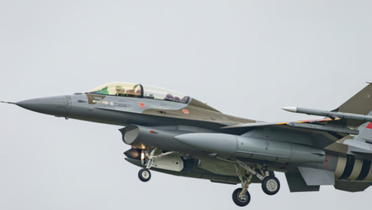 România cumpără avioane vechi de 40 de ani - Jurnalist.ro