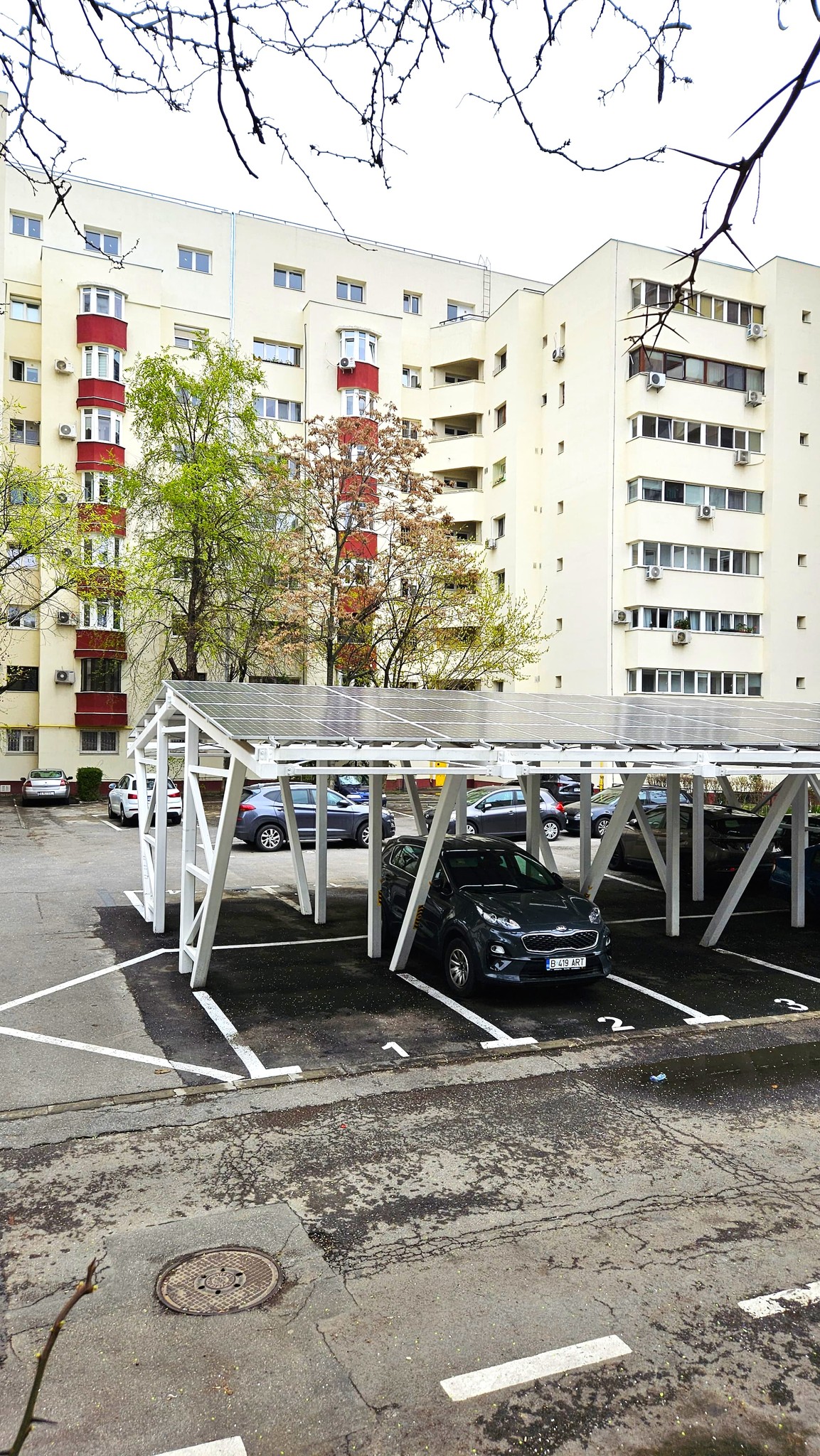 Sectorul 4: Prima parcare publică cu panouri fotovoltaice din București